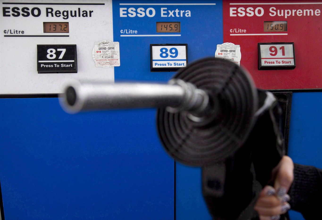 End of 'carbon tax' will lower price of gasoline, but not in Quebec ...