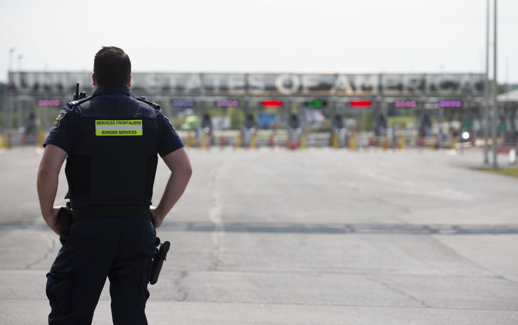 RCMP arrest 16 people crossing Saint-Bernard-de-Lacolle border