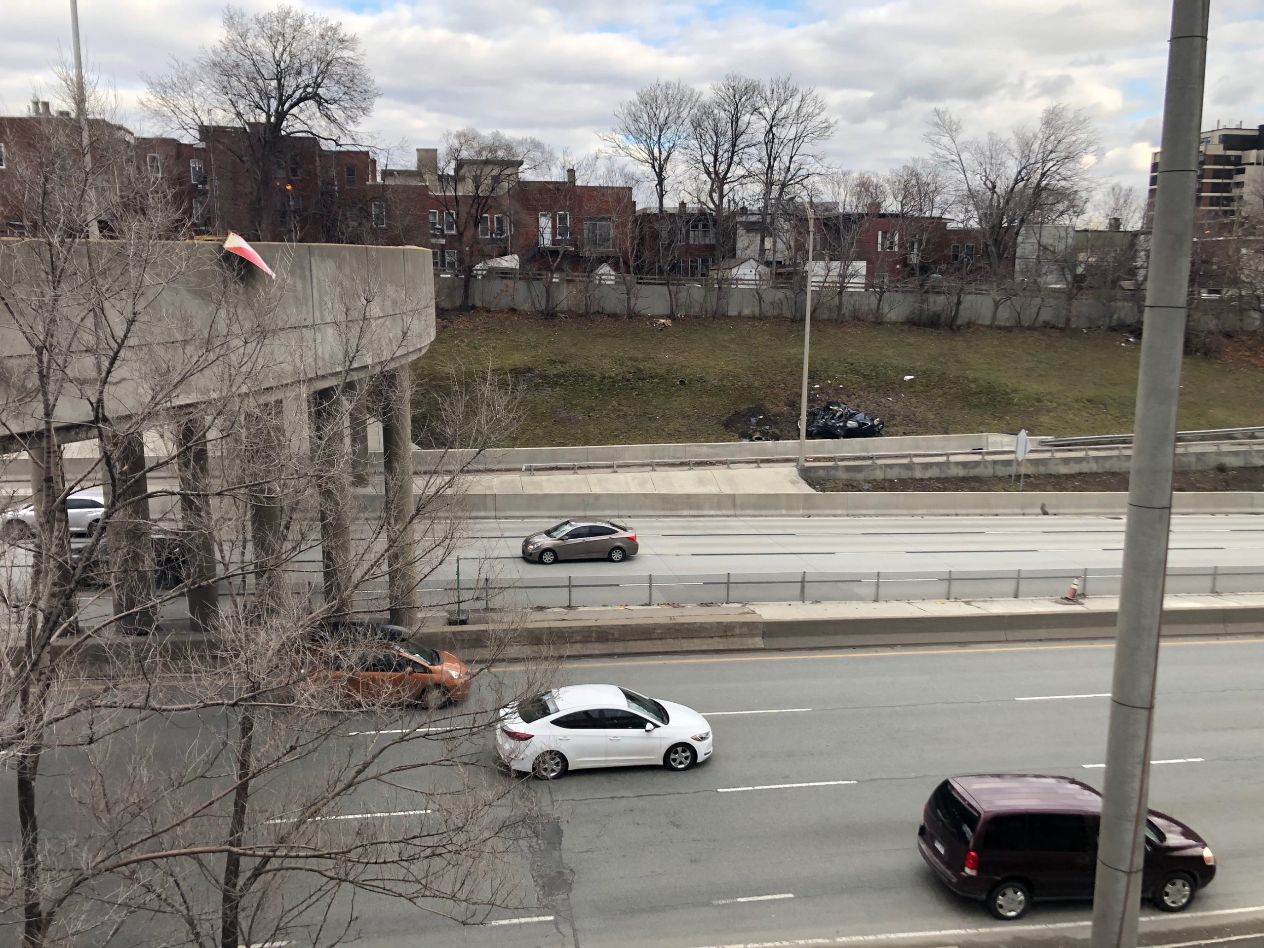 Two teens dead after car falls off Montreal overpass, BEI investigating