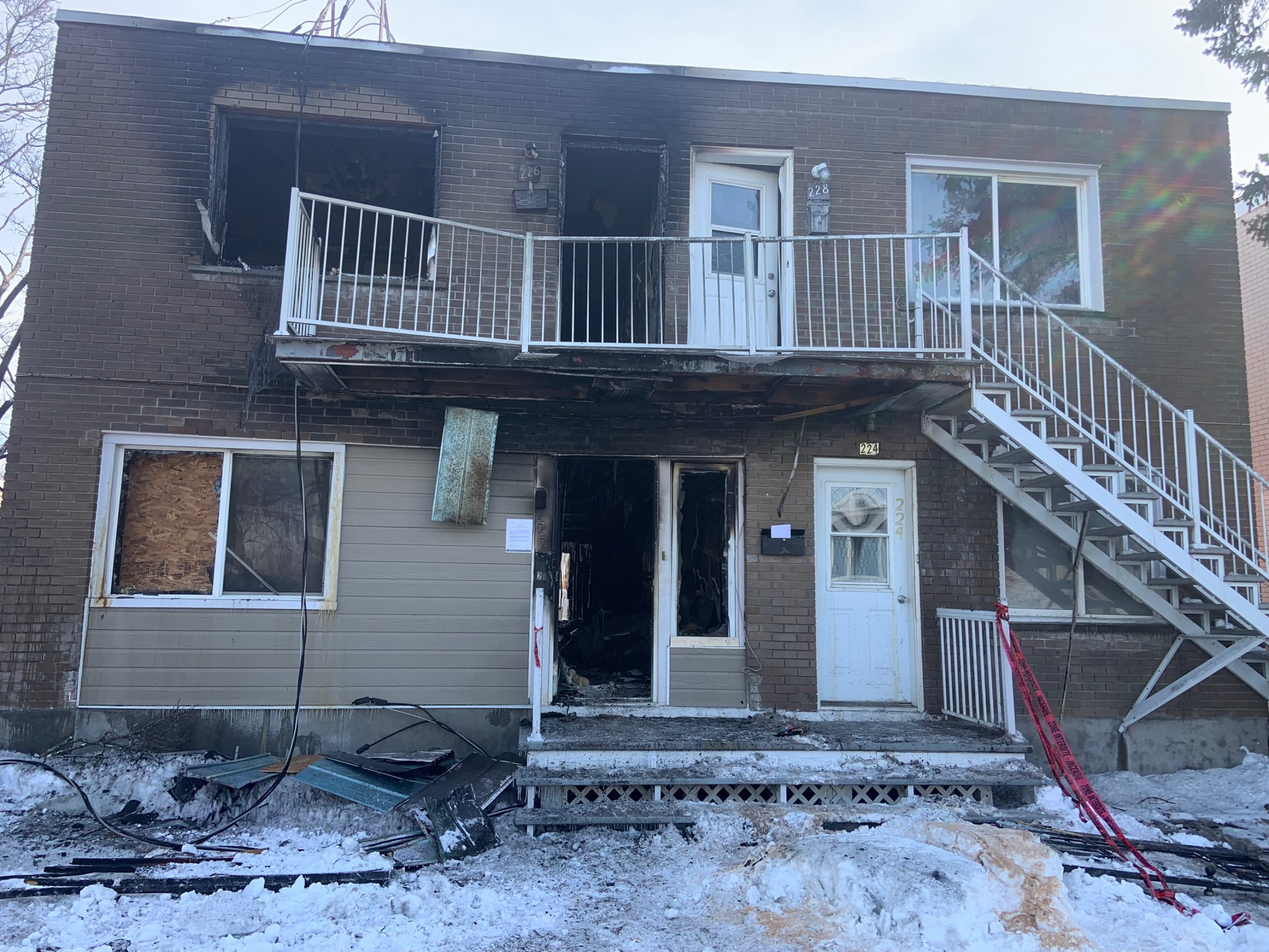 Three people injured in Longueuil fourplex explosion, fire