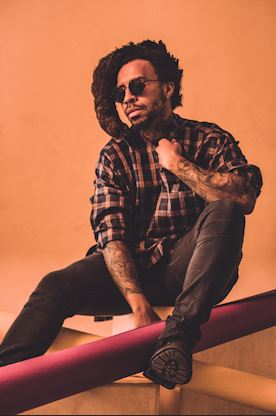 Montreal-Nigerian artist Stephen Voyce inspires thousands