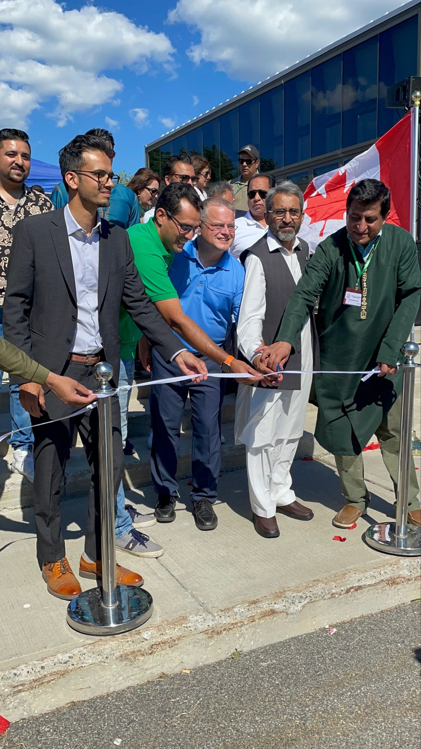Pakistani-Canadians in Montreal celebrate independence with diversity walk