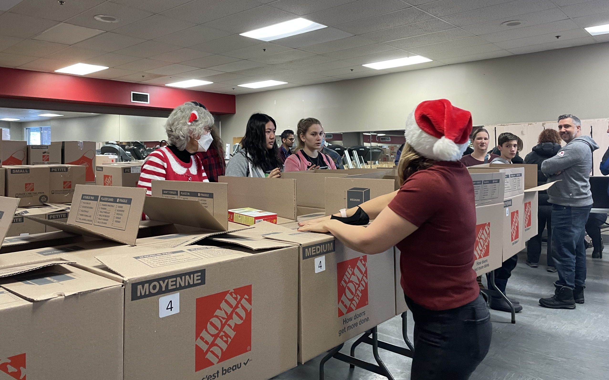 Distributing food, gift boxes to West Island families in need ...