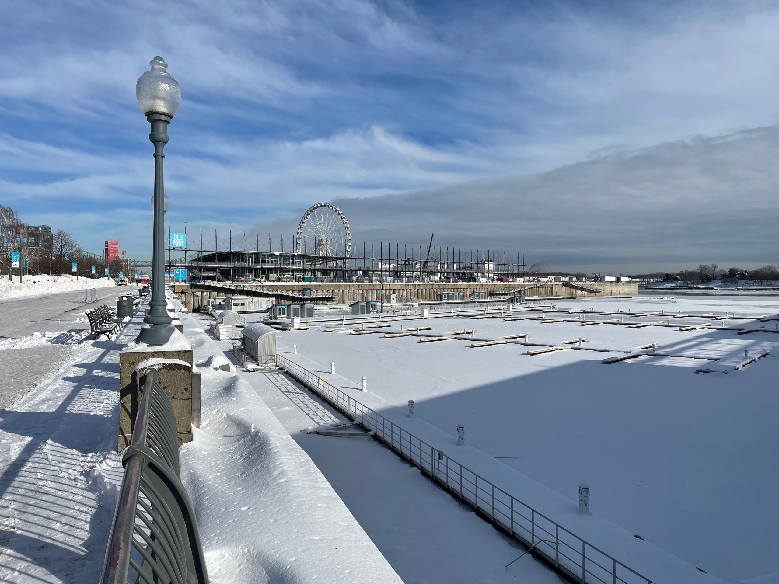 Teen falls through St-Lawrence river ice in Montreal’s Old Port