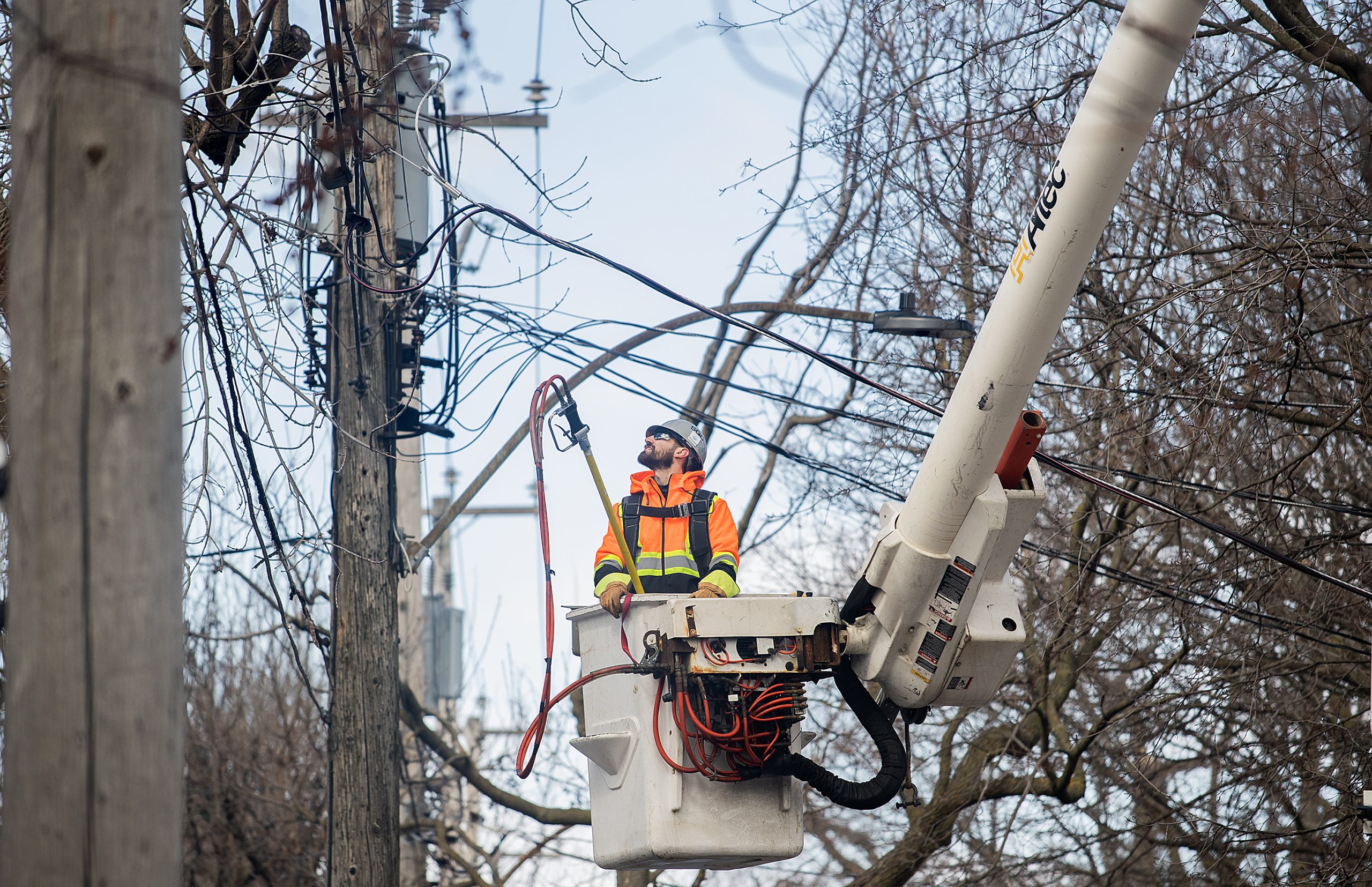 Quebec Ice Storm: Power outages still affecting 385,000 Hydro customers