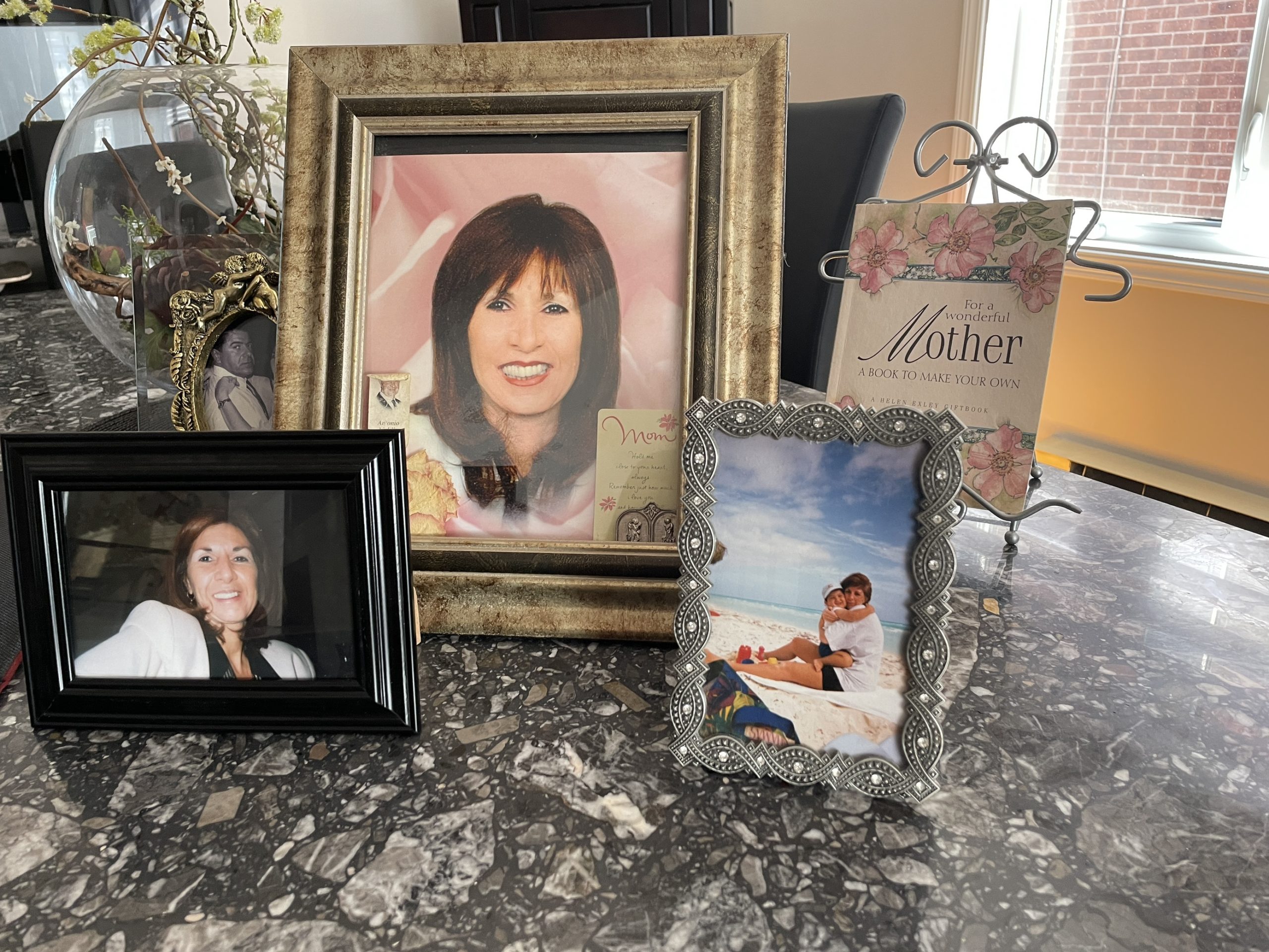 Quebecer keeping mother's legacy alive by helping others battle cancer ...