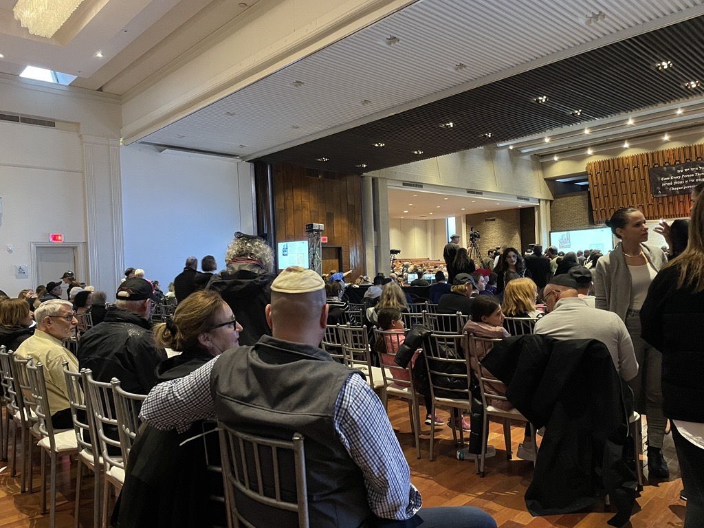 Montrealers commemorate Holocaust Remembrance Day