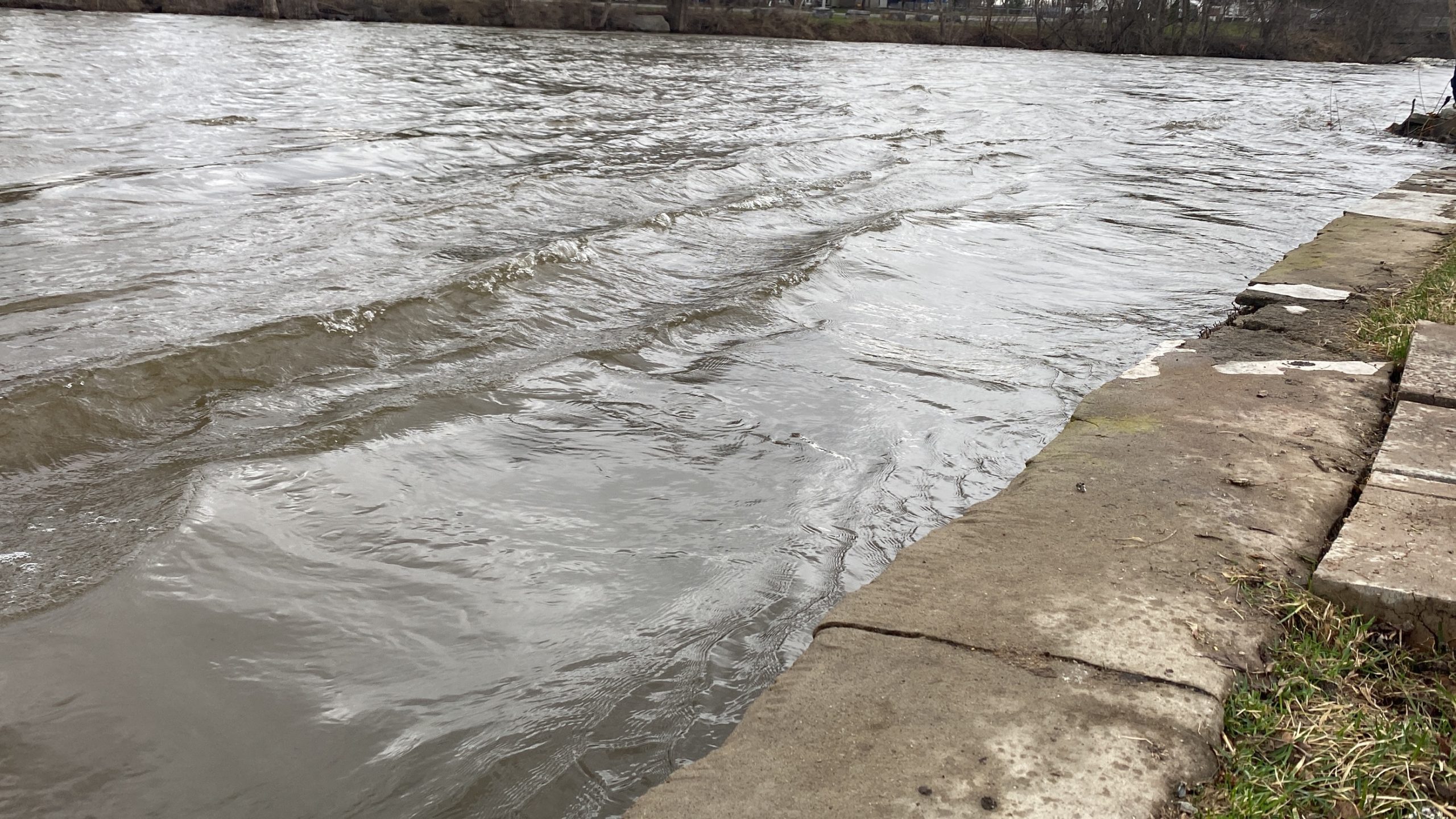 'Worrisome': Water levels significantly rise in Saint-Jérôme, as parts ...