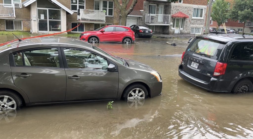 Major water main break causes residential flooding in St-Michel