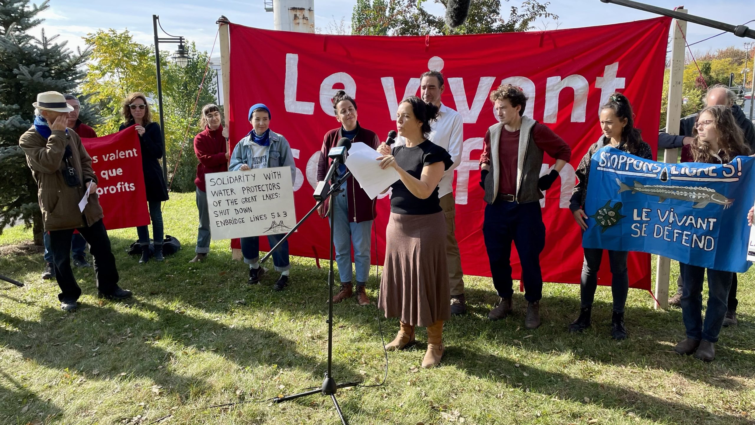 Protestors demand closure of the 9B oil pipeline, owned by Enbridge