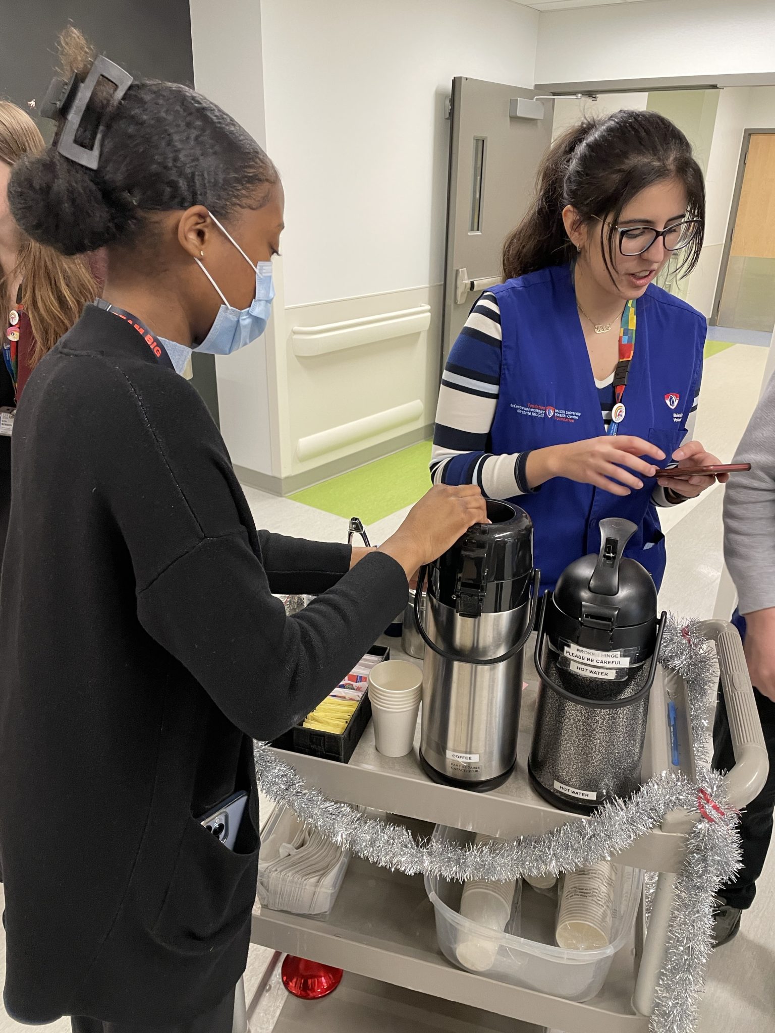 Montreal's MUHC has over 800 volunteers | CityNews Montreal