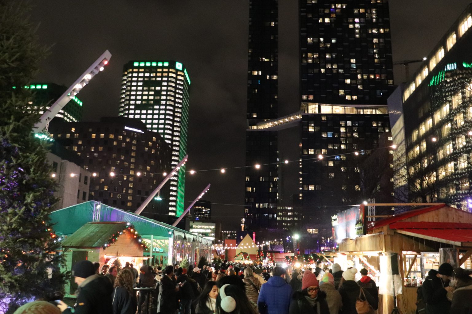 Holiday magic returns: Great Montreal Christmas Market reopens after ...