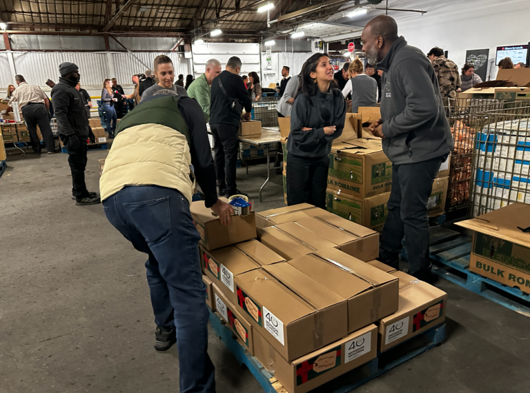 Moisson Montréal surpasses their own record with 42,000 holiday food boxes