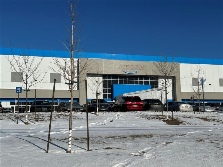 Amazon closing Quebec warehouses, laying off 1,700 employees