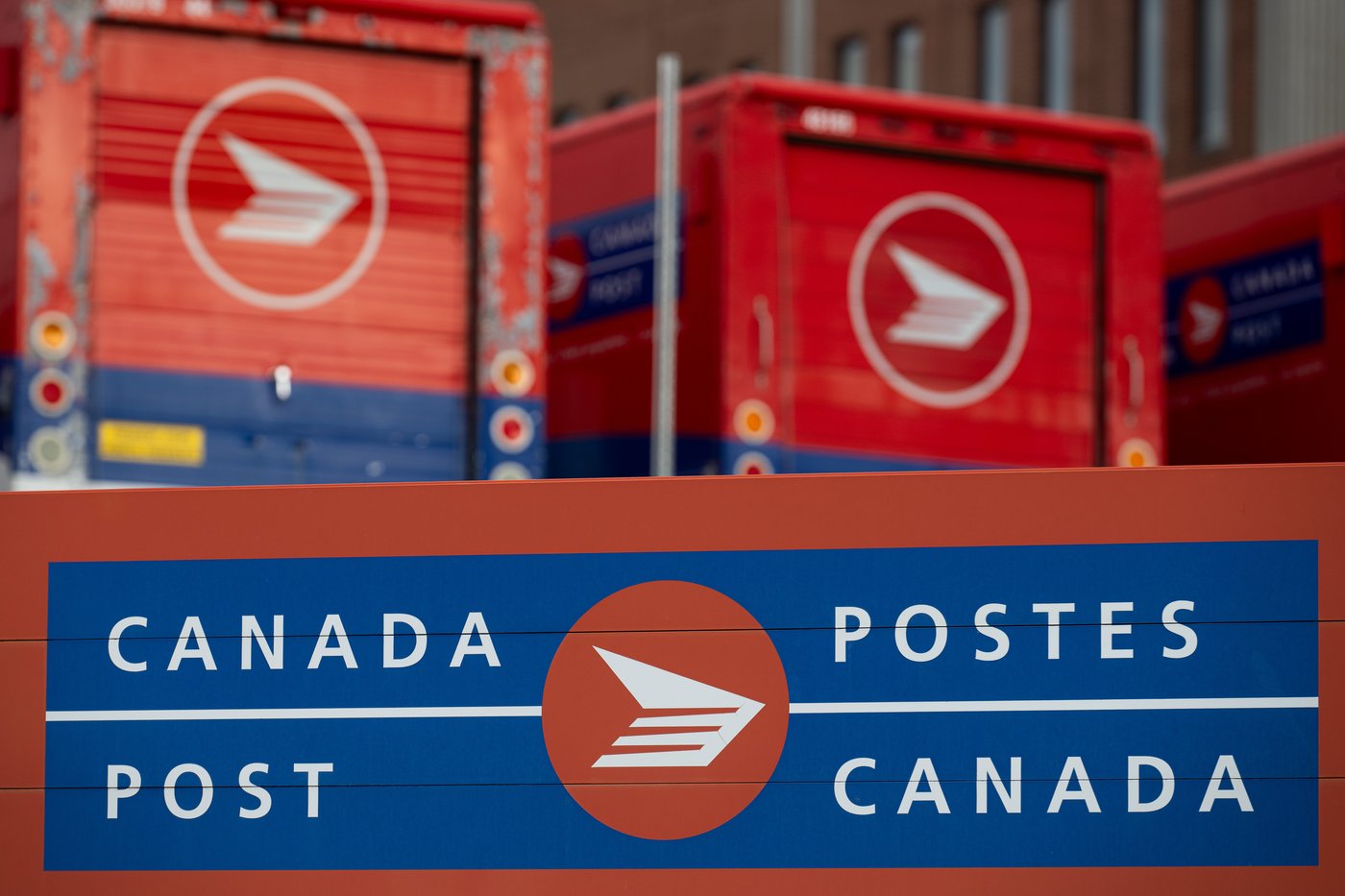 Unionized workers at Canada Post to start voting on contract offer ...