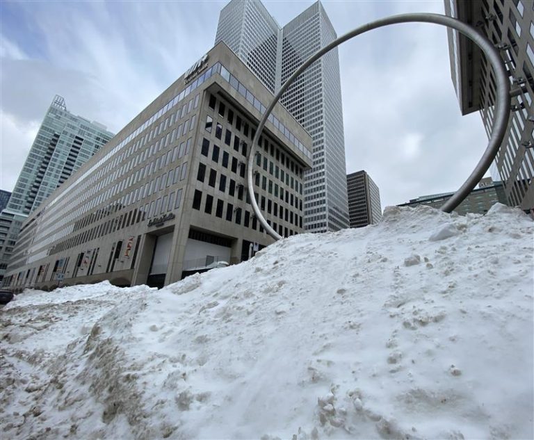 Montreal faces additional snowfall this week as cleanup continues