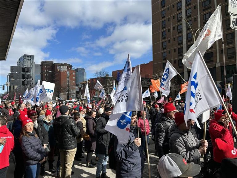 Three unions in negotiations with Hydro-Québec protest in Montreal