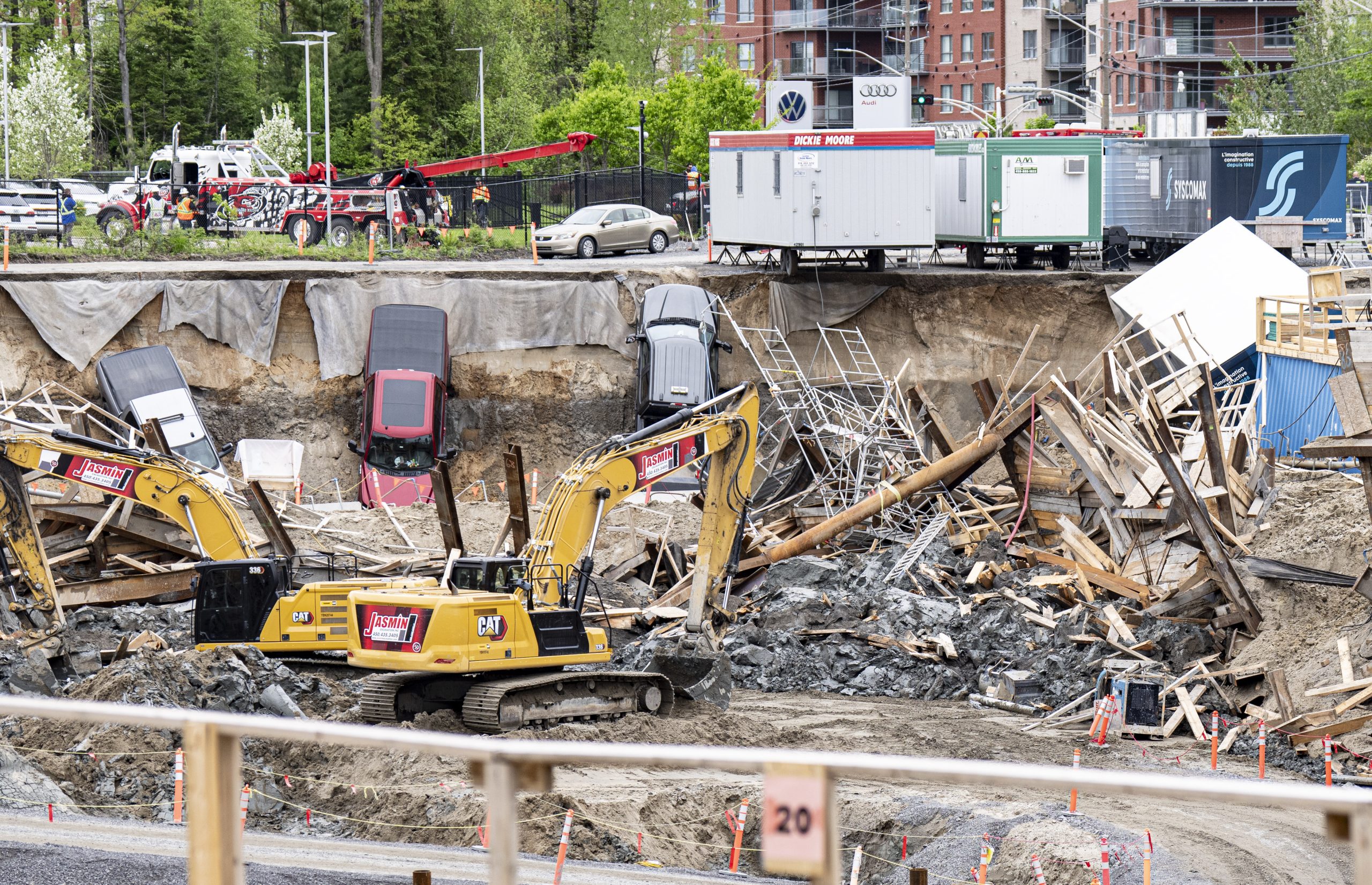 1 dead, 3 injured after retaining wall collapse at Blainville ...