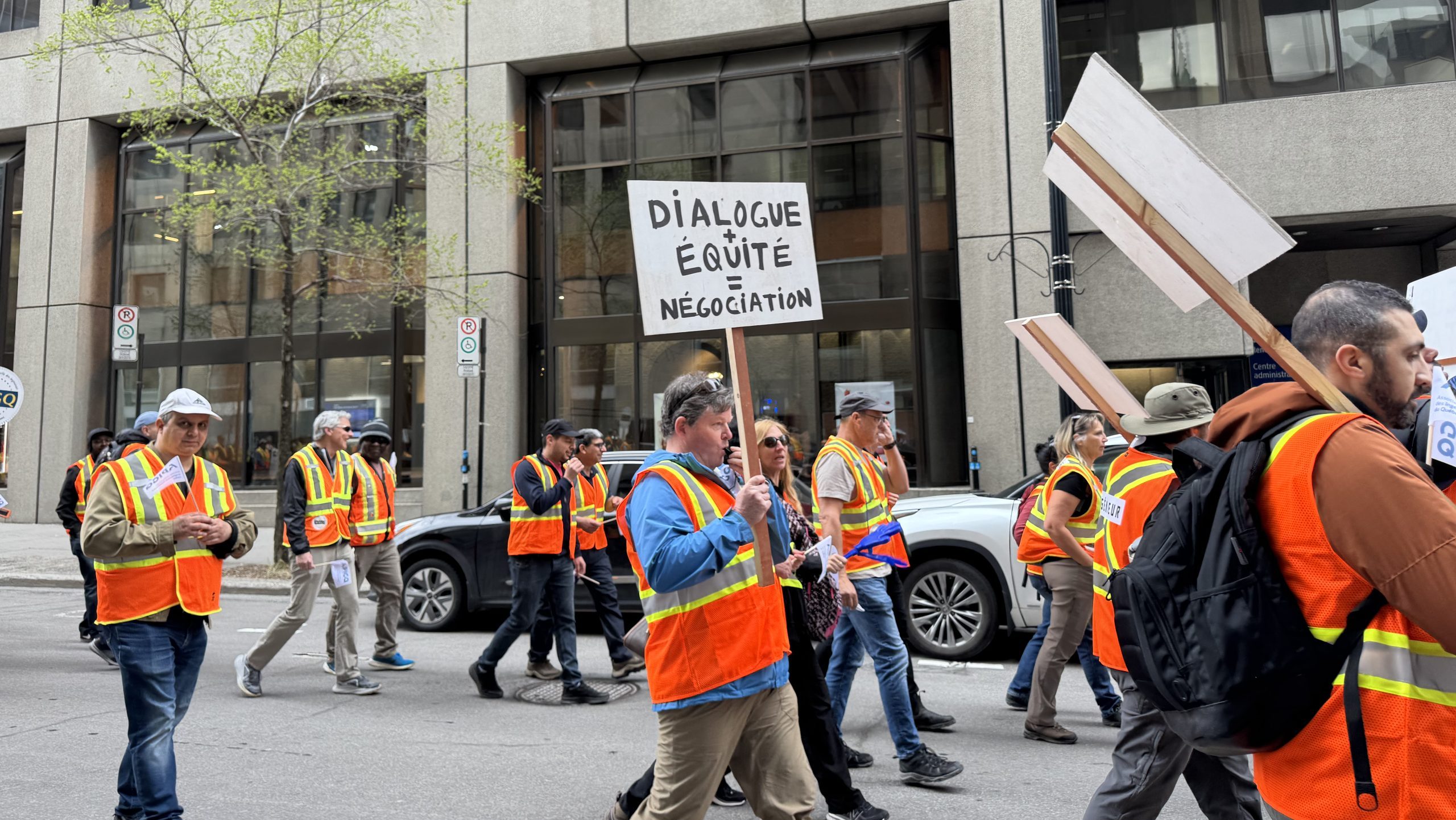 Quebec government engineers suspend their strike until May 23