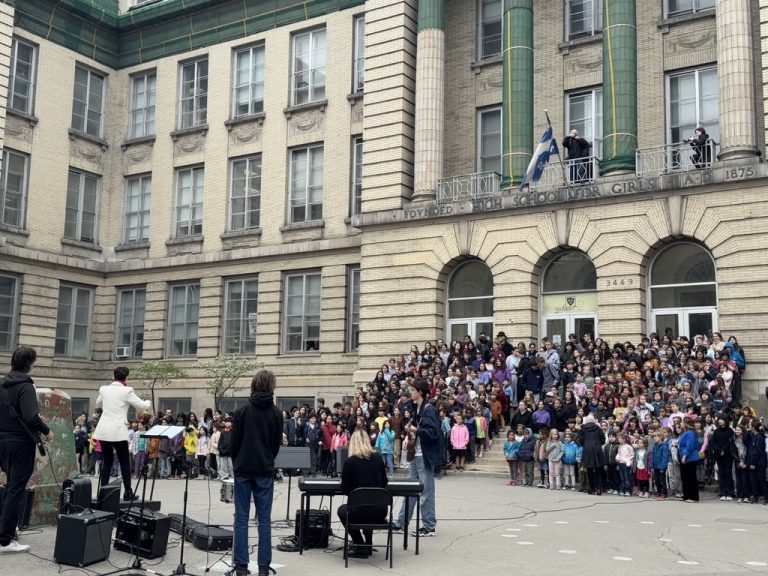 Quebec government engineers hold demonstration in Montreal, unlimited ...