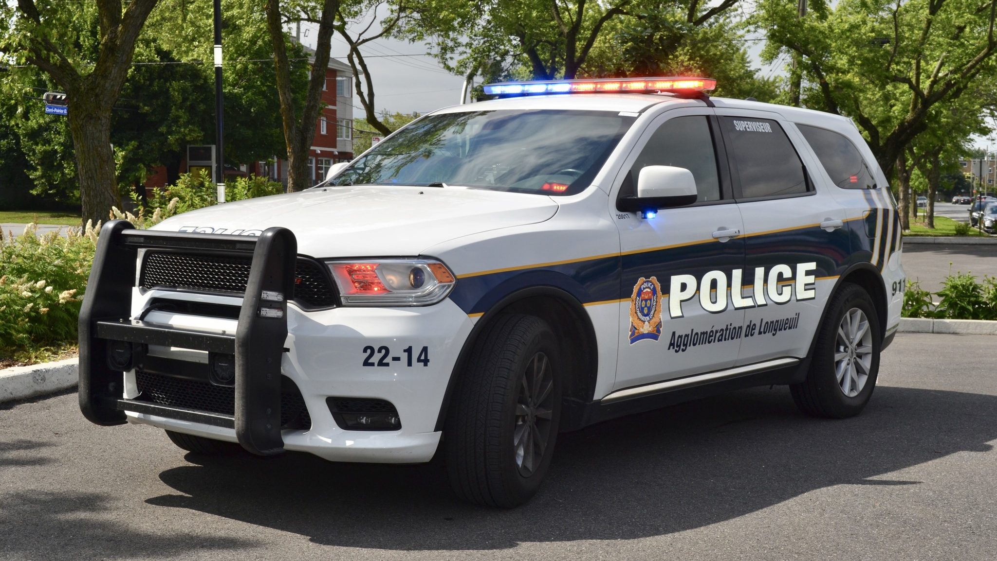 50-year-old man in critical condition after a fall in Longueuil