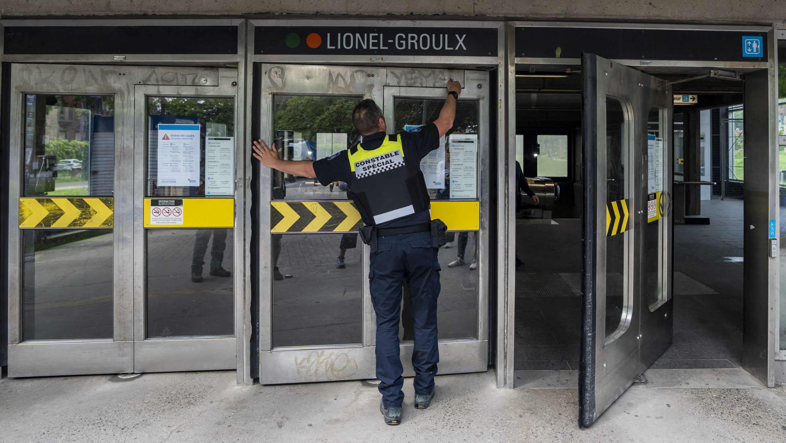 STM maintenance workers begin 9-day strike, reducing services for ...