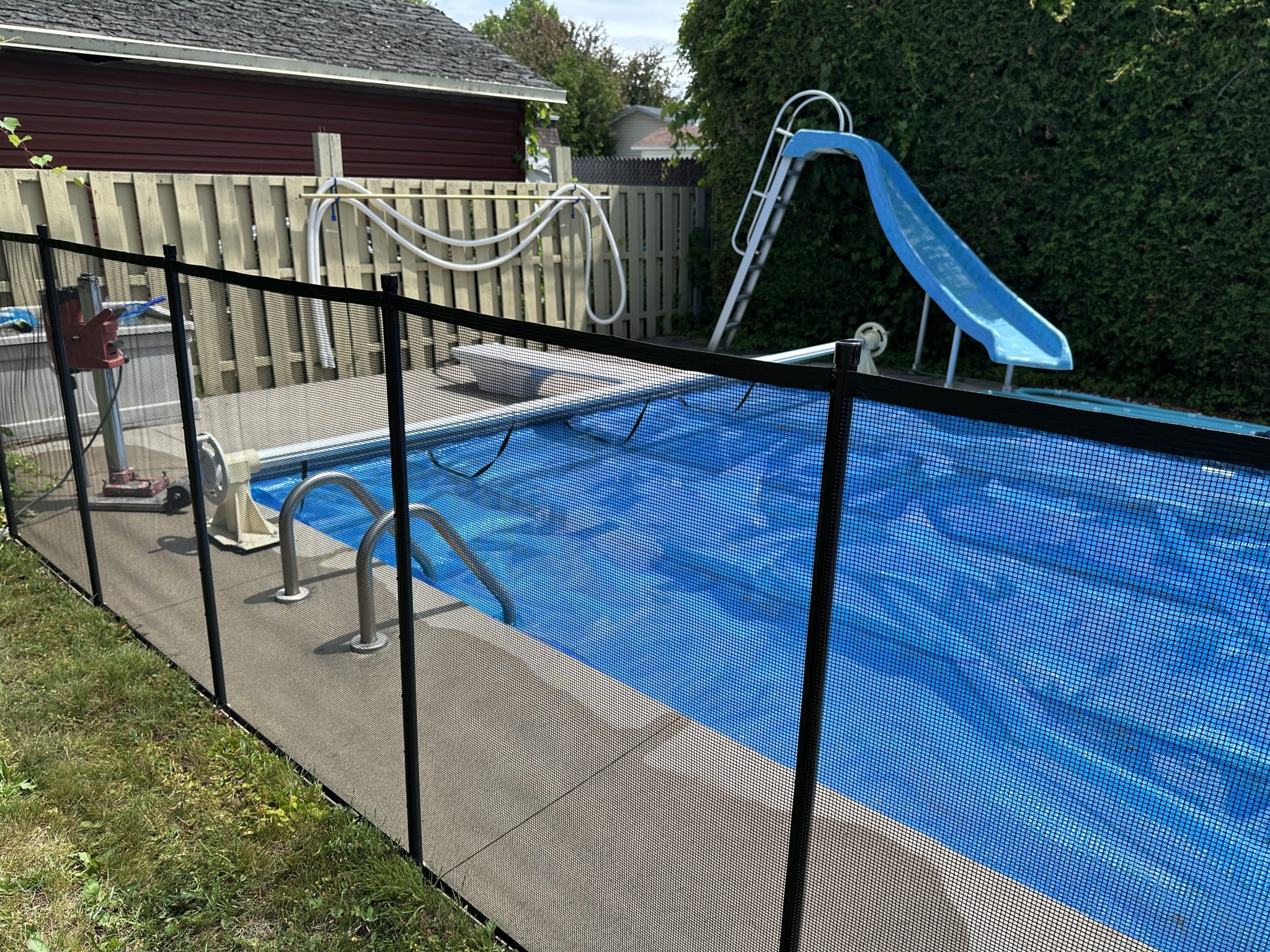 New regulations for mandatory fences around Quebec residential pools to ...