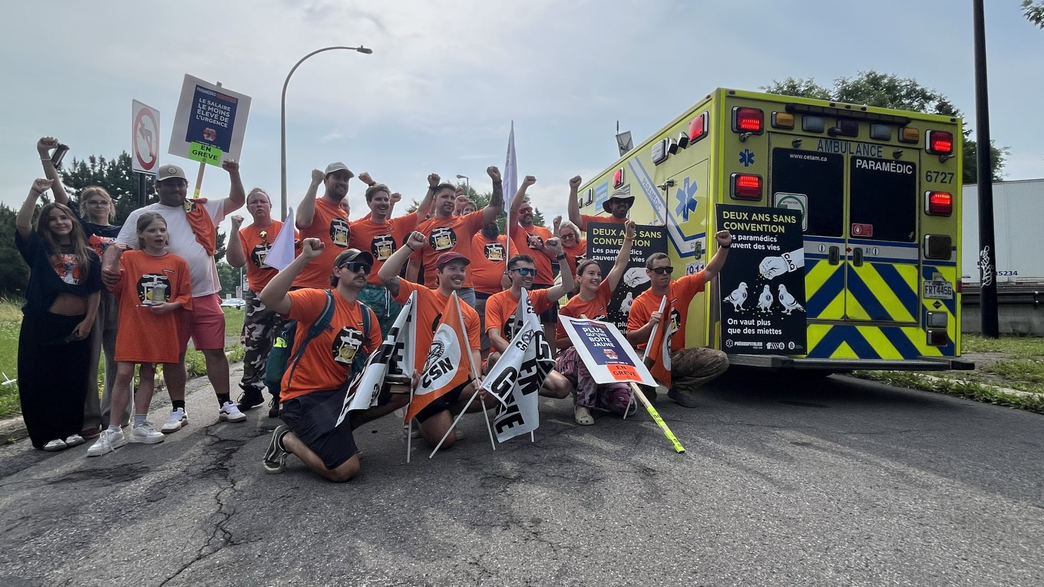 Quebec paramedics on strike near Montreal's Jacques-Cartier Bridge ...