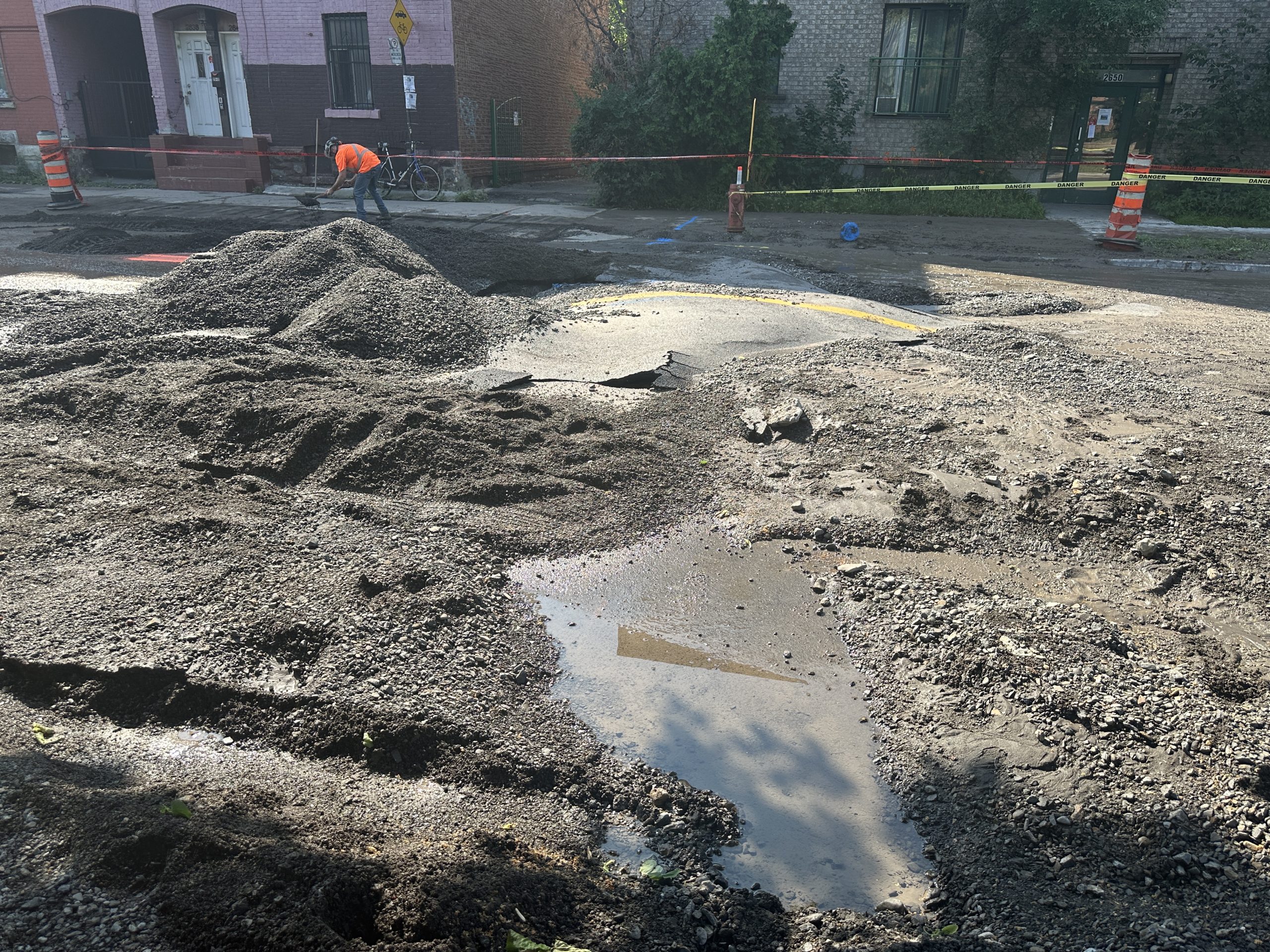 Water main break in Montreal’s Sud-Ouest borough, City closes valve ...
