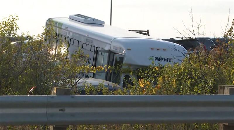 Woman killed, struck by mini-bus in Park'N Fly near Dorval airport ...