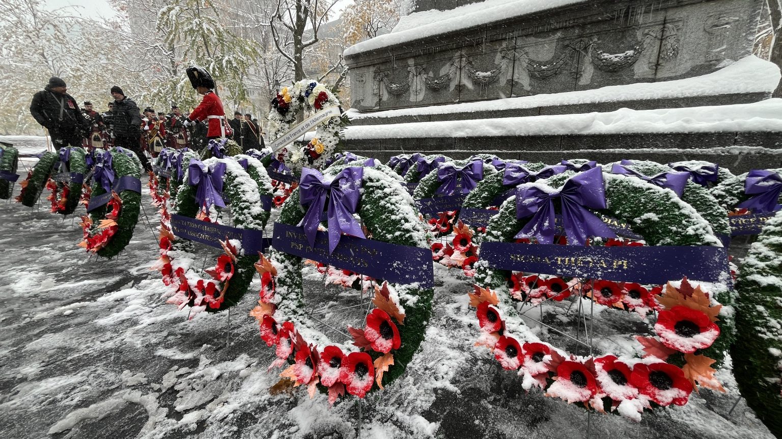 Remembrance Day: Montrealers honour Canadian war veterans with downtown ...