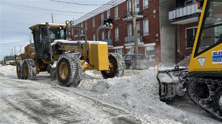 Heavy snow, deep cold leave thousands without power in Montreal