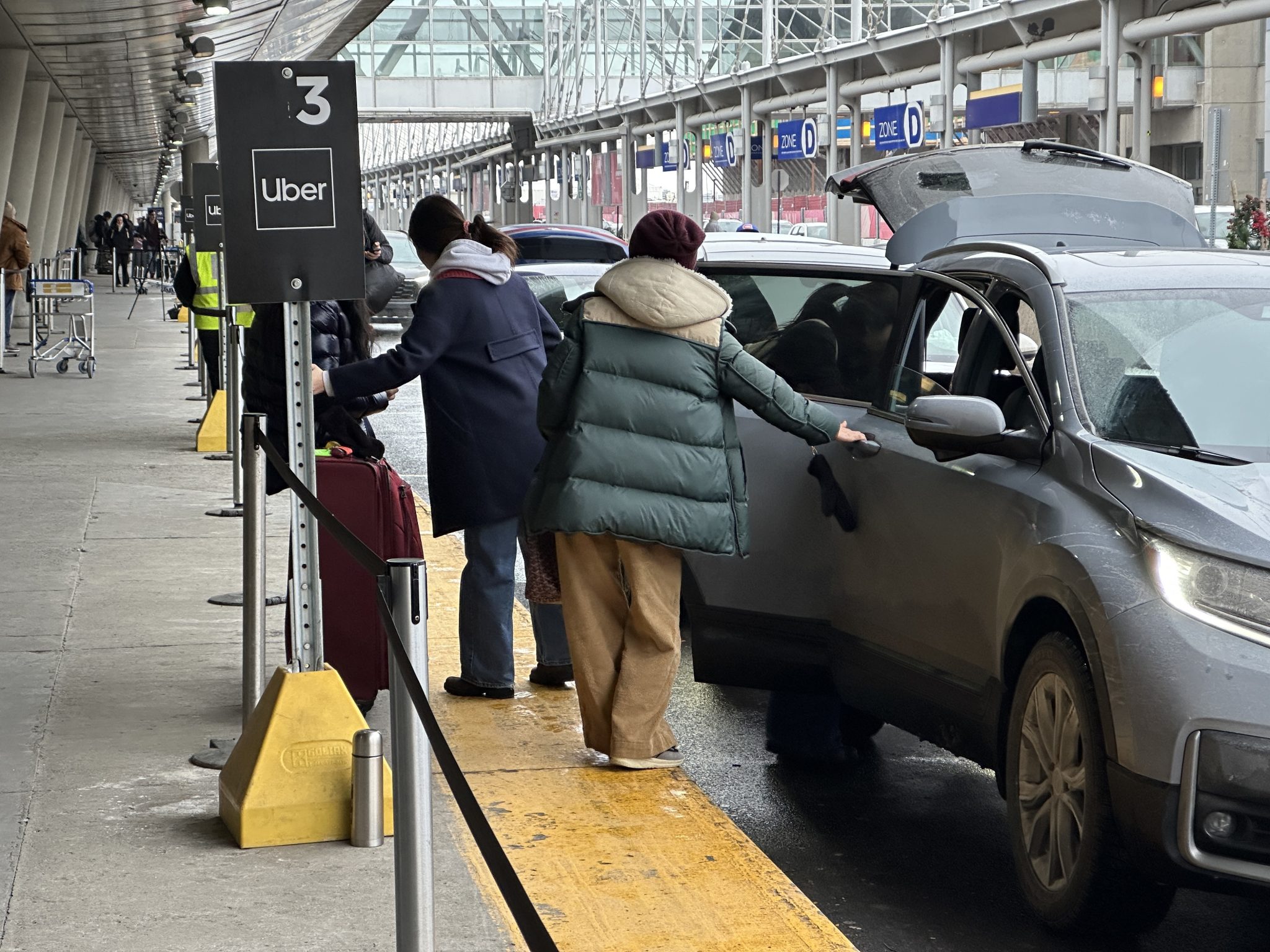 Montreal airport’s Uber pickup system raising safety concerns