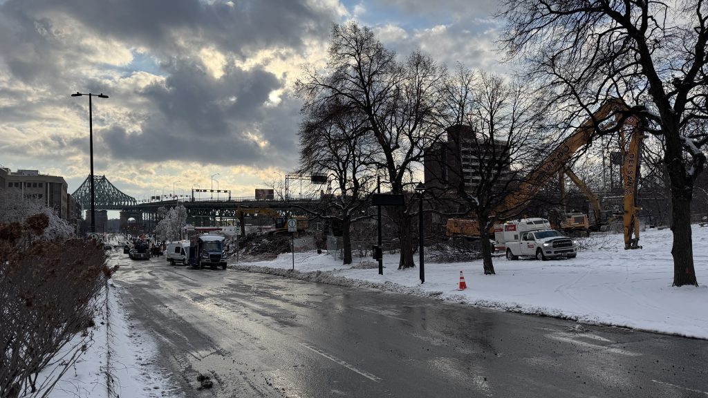 Building fire near Jacques-Cartier Bridge: arson squad investigating