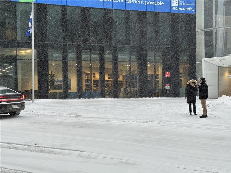 Snowfall warning, power outages as cold snap continues in Montreal