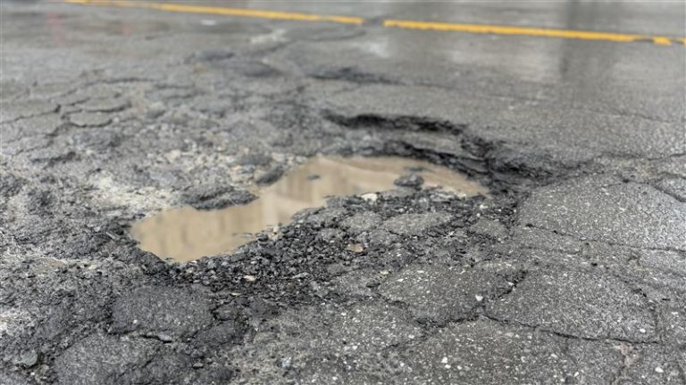Number of potholes already piling up in Montreal