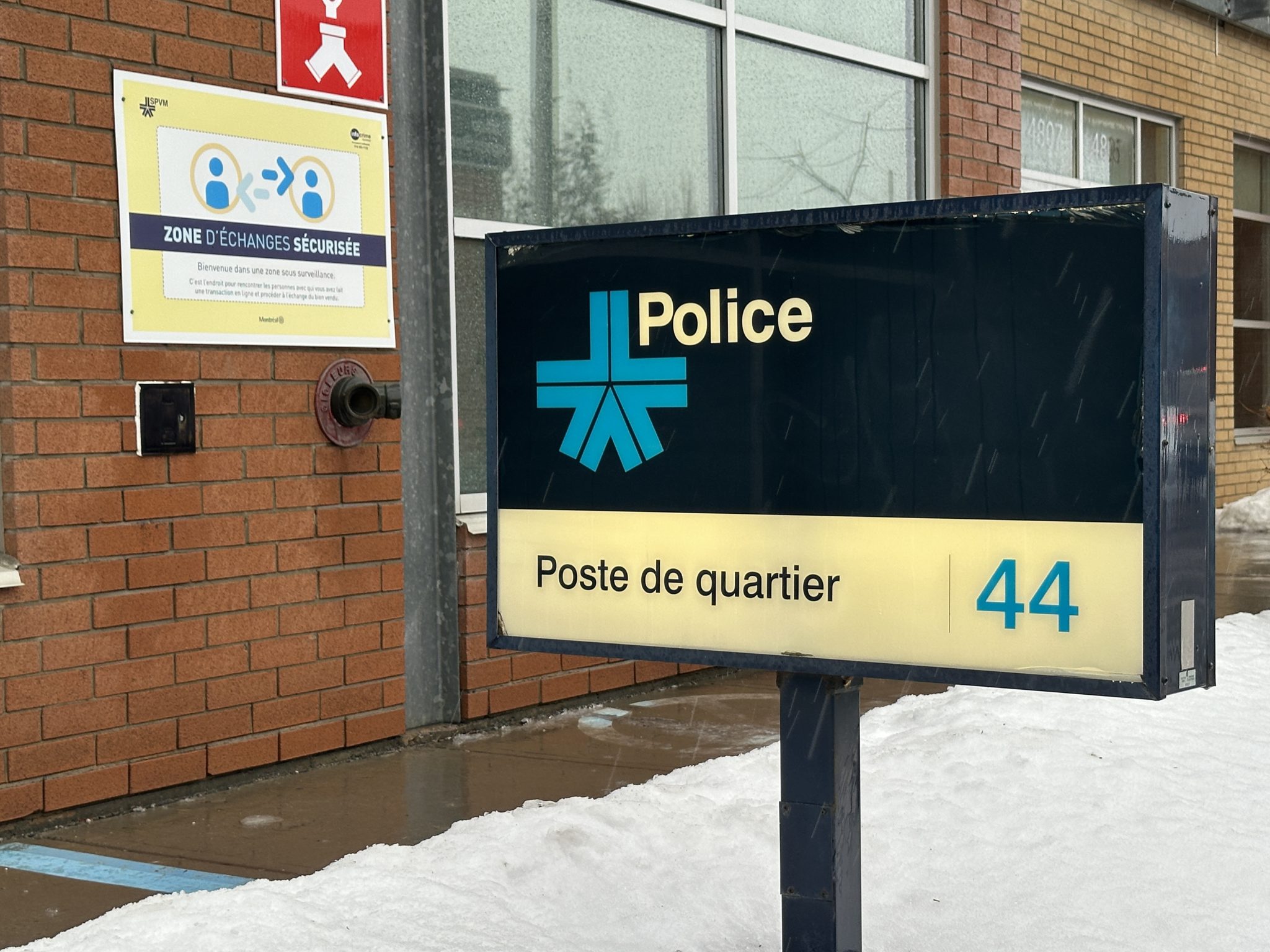 Montreal police offer safe meeting spots for online sales