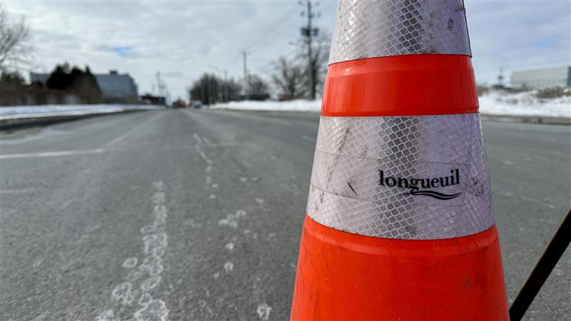 Emergency pumping station repairs shut down street in Longueuil