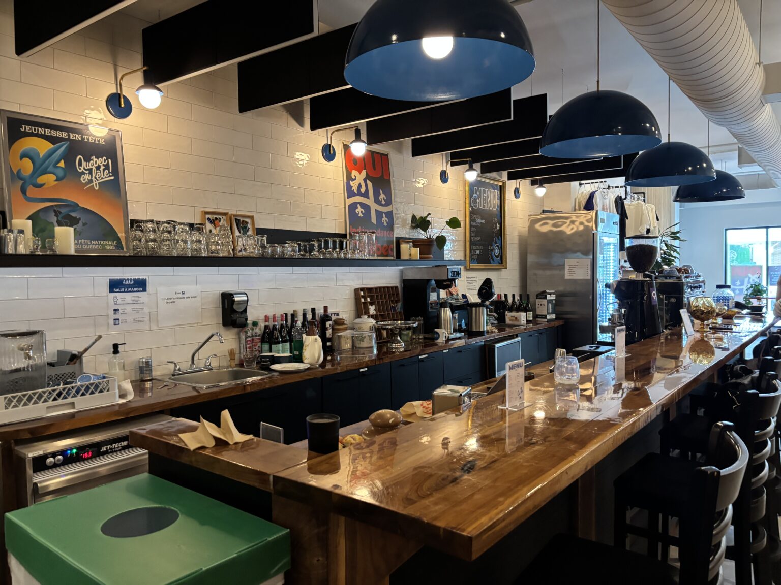 Quebec's first sovereigntist-themed coffee shop opens in Montreal ...