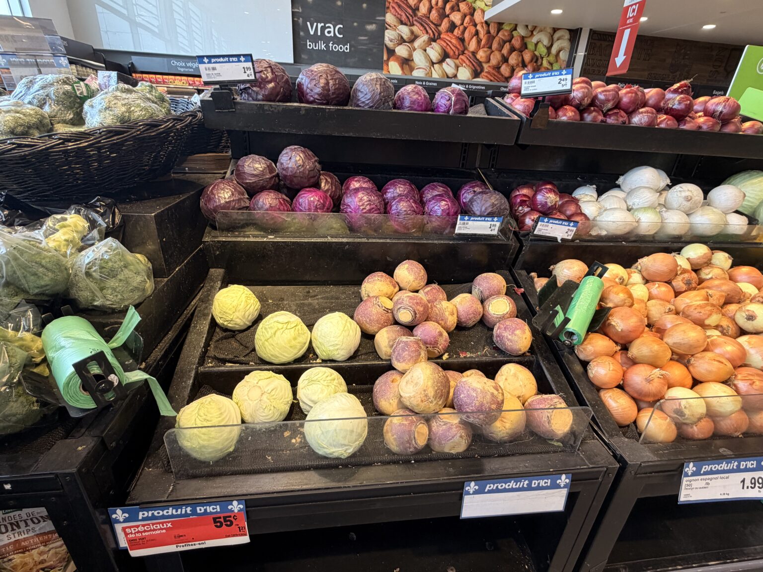 Metro grocery chain employees on strike amid fruit, vegetable shortage ...